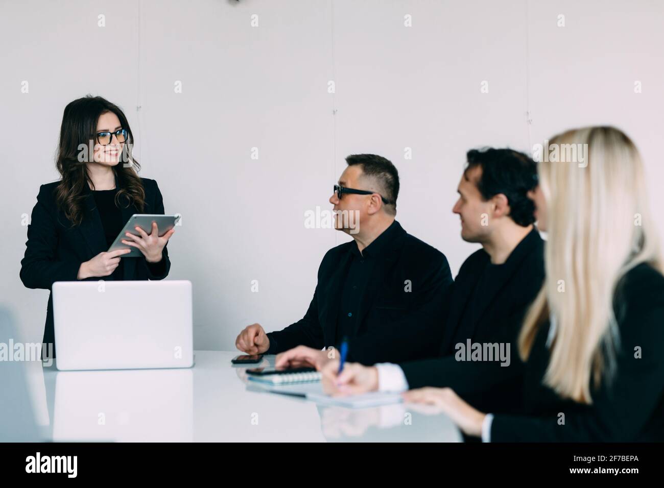 Manager instruct workers hi-res stock photography and images - Alamy