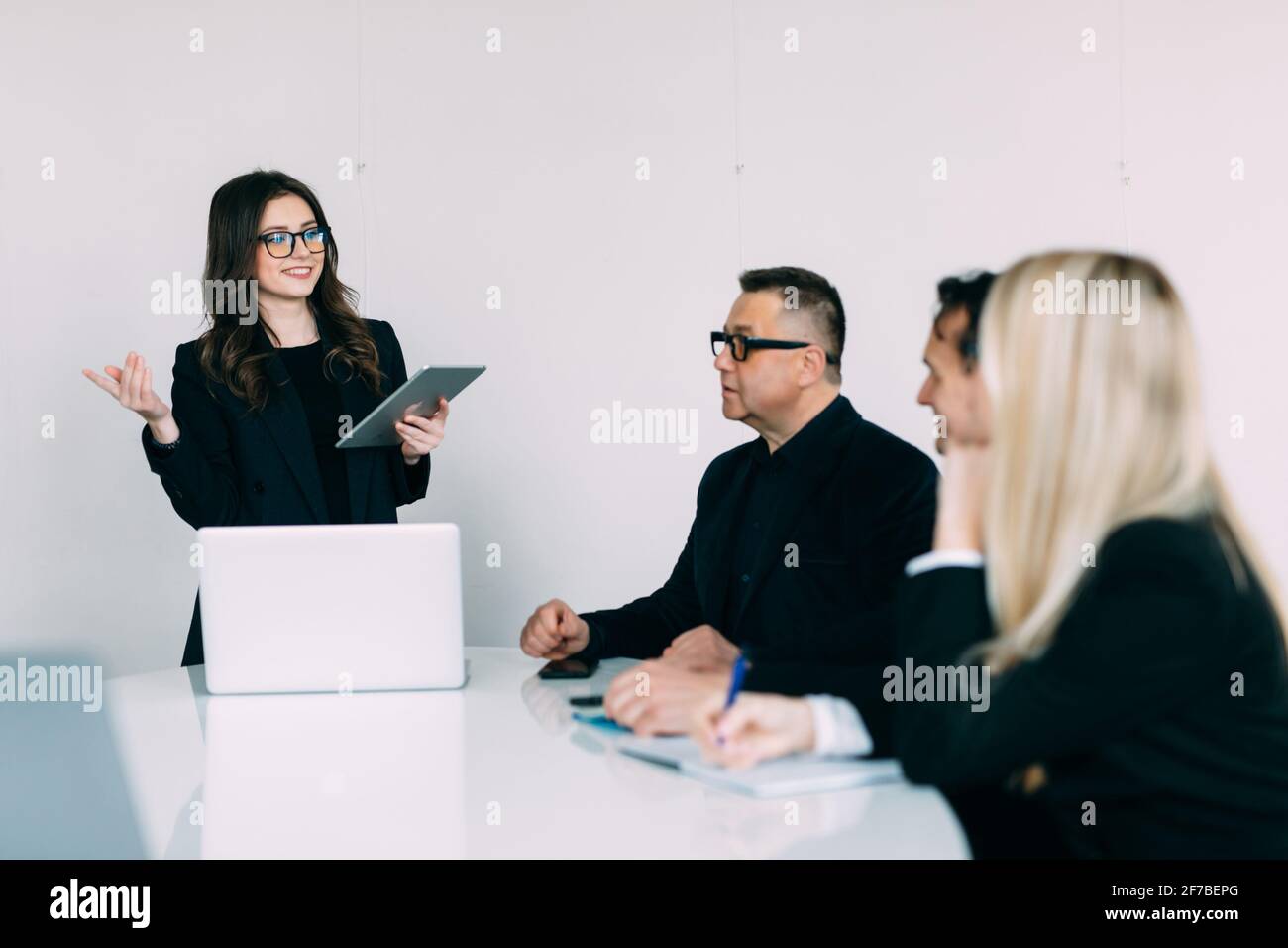 Manager instruct workers hi-res stock photography and images - Alamy