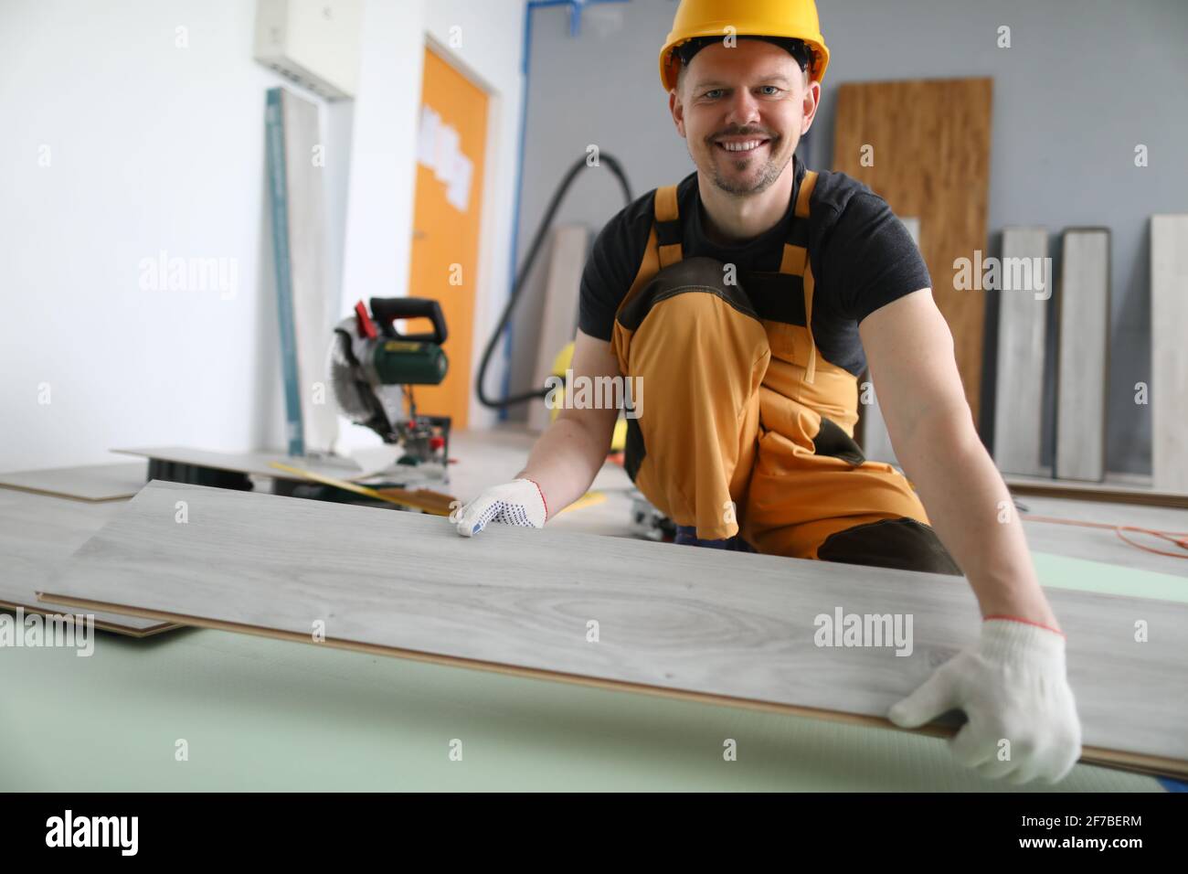 Installation laminate hi-res stock photography and images - Alamy