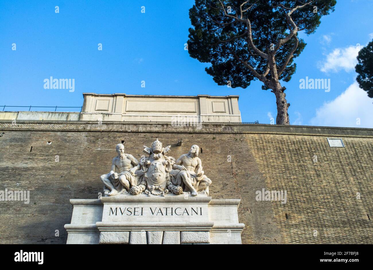 Vatican museum entry hi-res stock photography and images - Alamy
