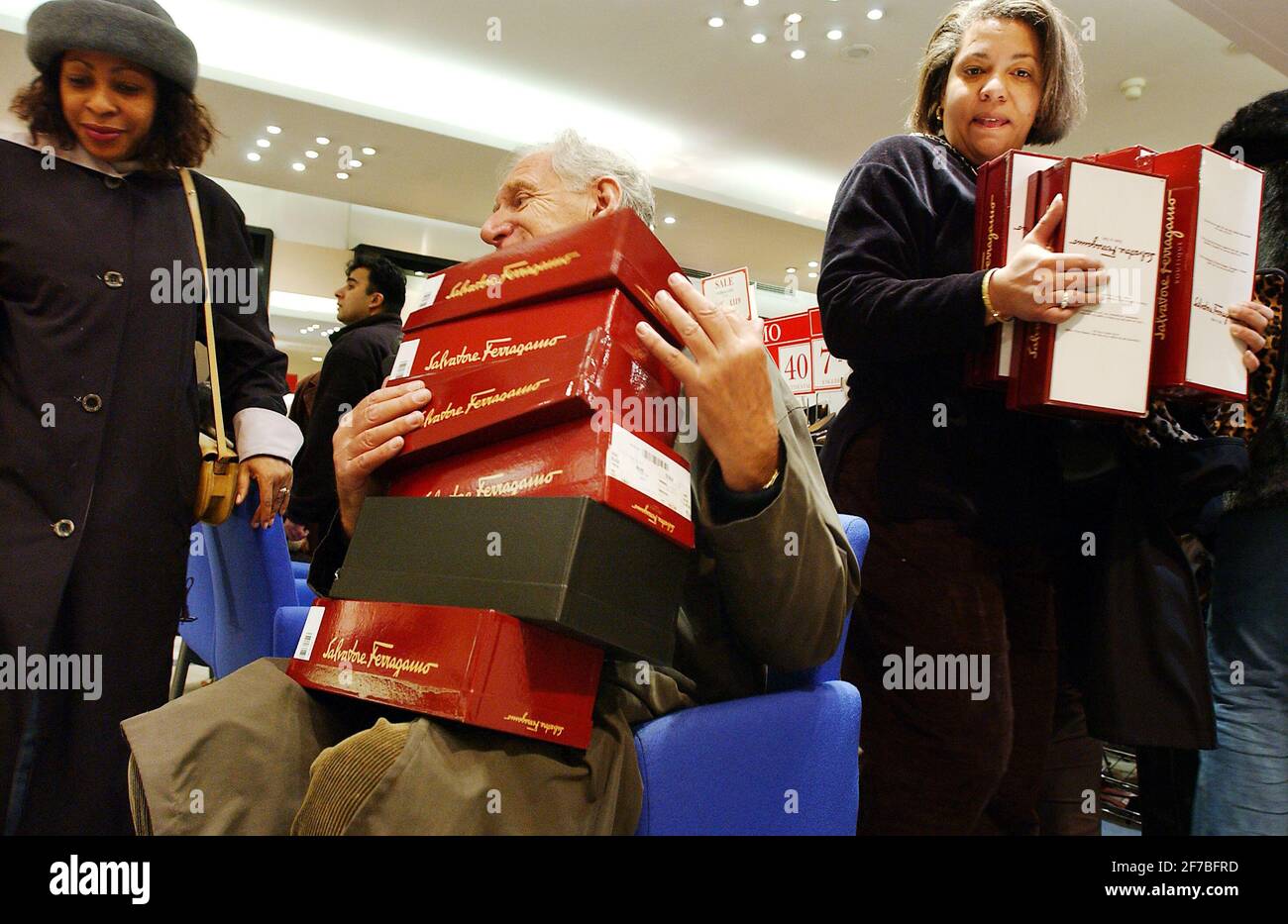 Harrods Winter Sales January 2002A GENT GETS LUMBERED GUARDING HIS ...