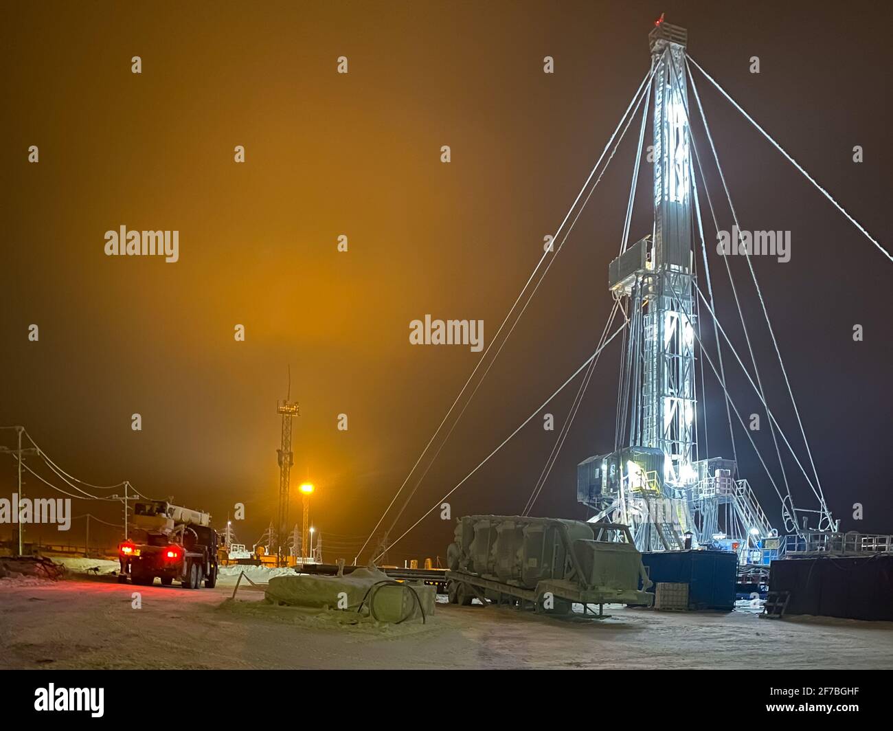 Arctic oil rig hi-res stock photography and images - Alamy