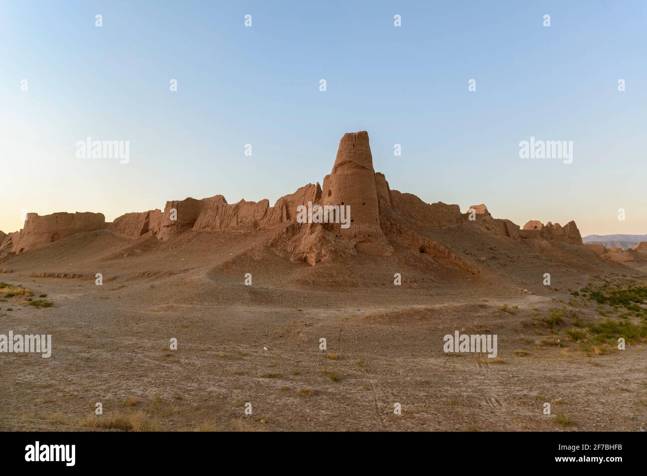 Belqays fort near Esfarāyen, North Khorasan, Iran Stock Photo - Alamy