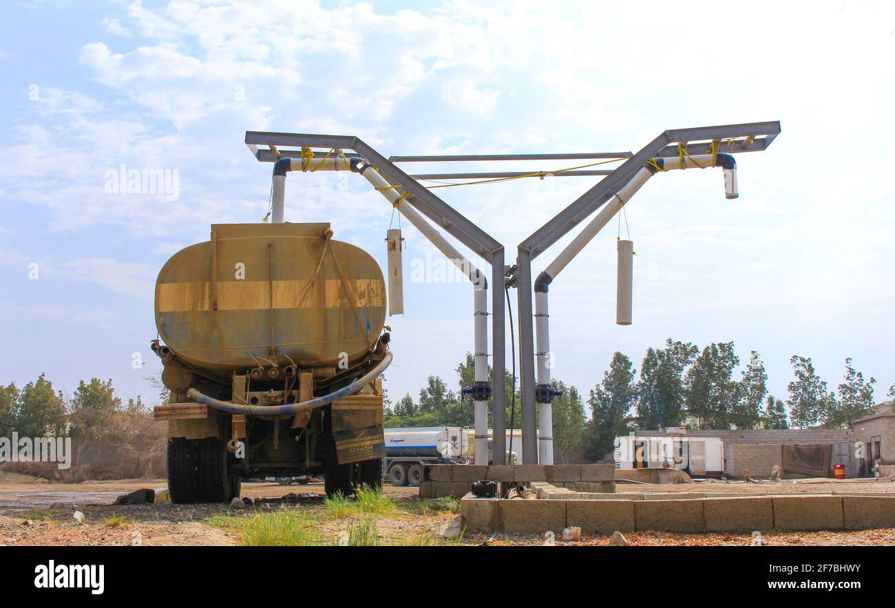 Oil tank truck icon hi-res stock photography and images - Alamy