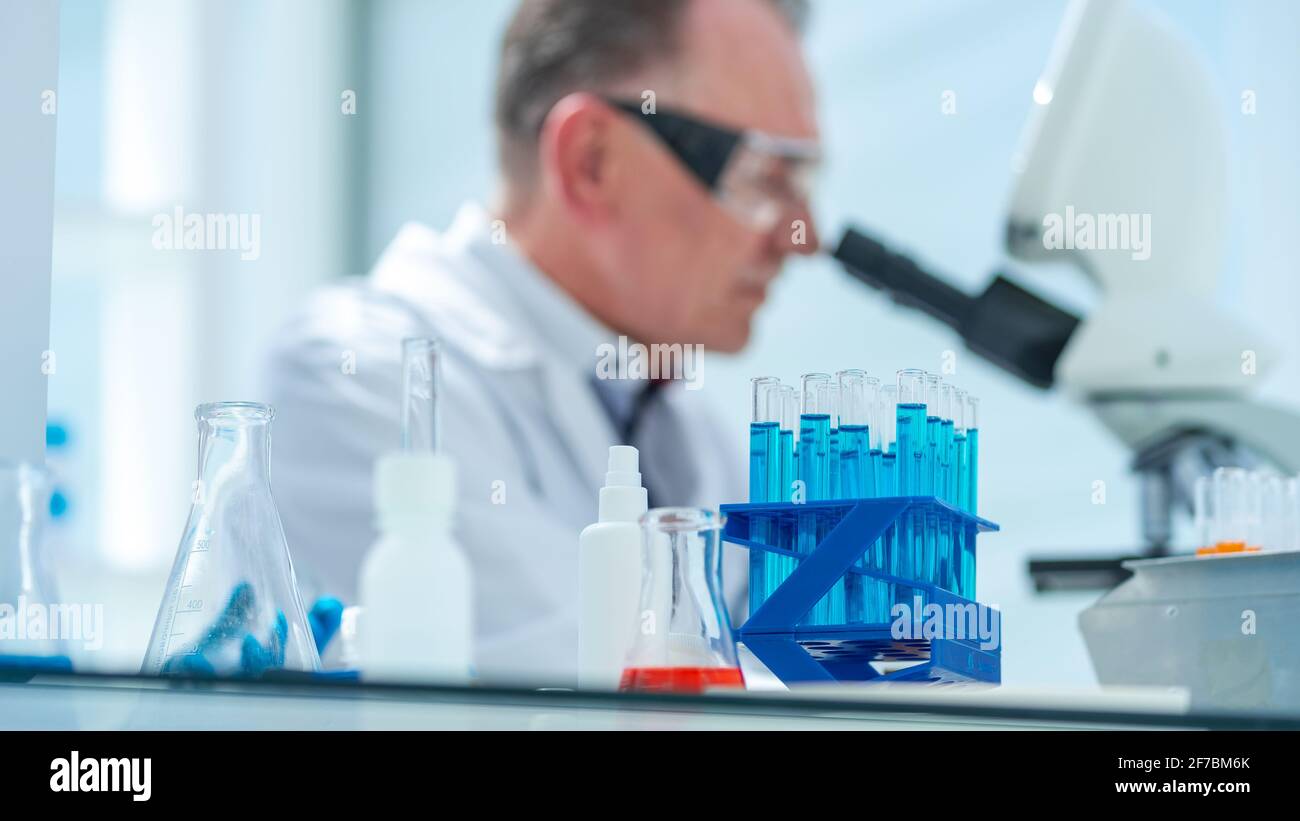 close up. scientist conducts research in the laboratory Stock Photo - Alamy