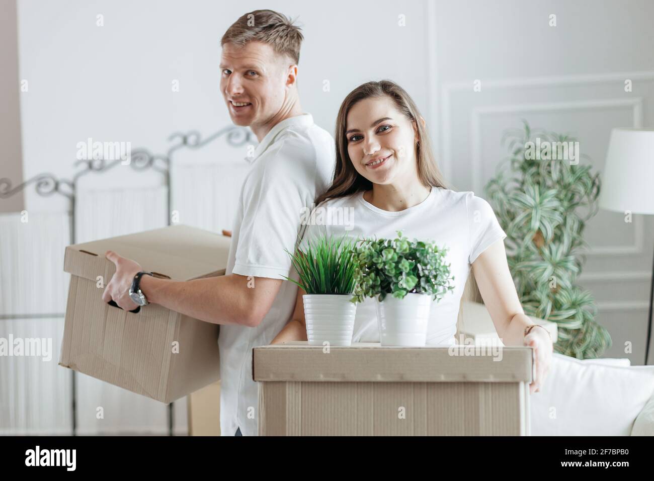 Arranging boxes hi-res stock photography and images - Alamy