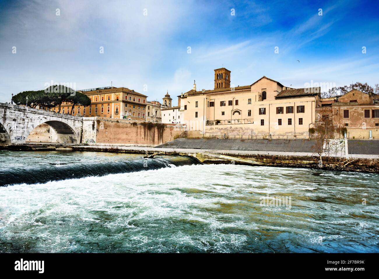 Ospedale fatebenefratelli tevere river hi-res stock photography and ...