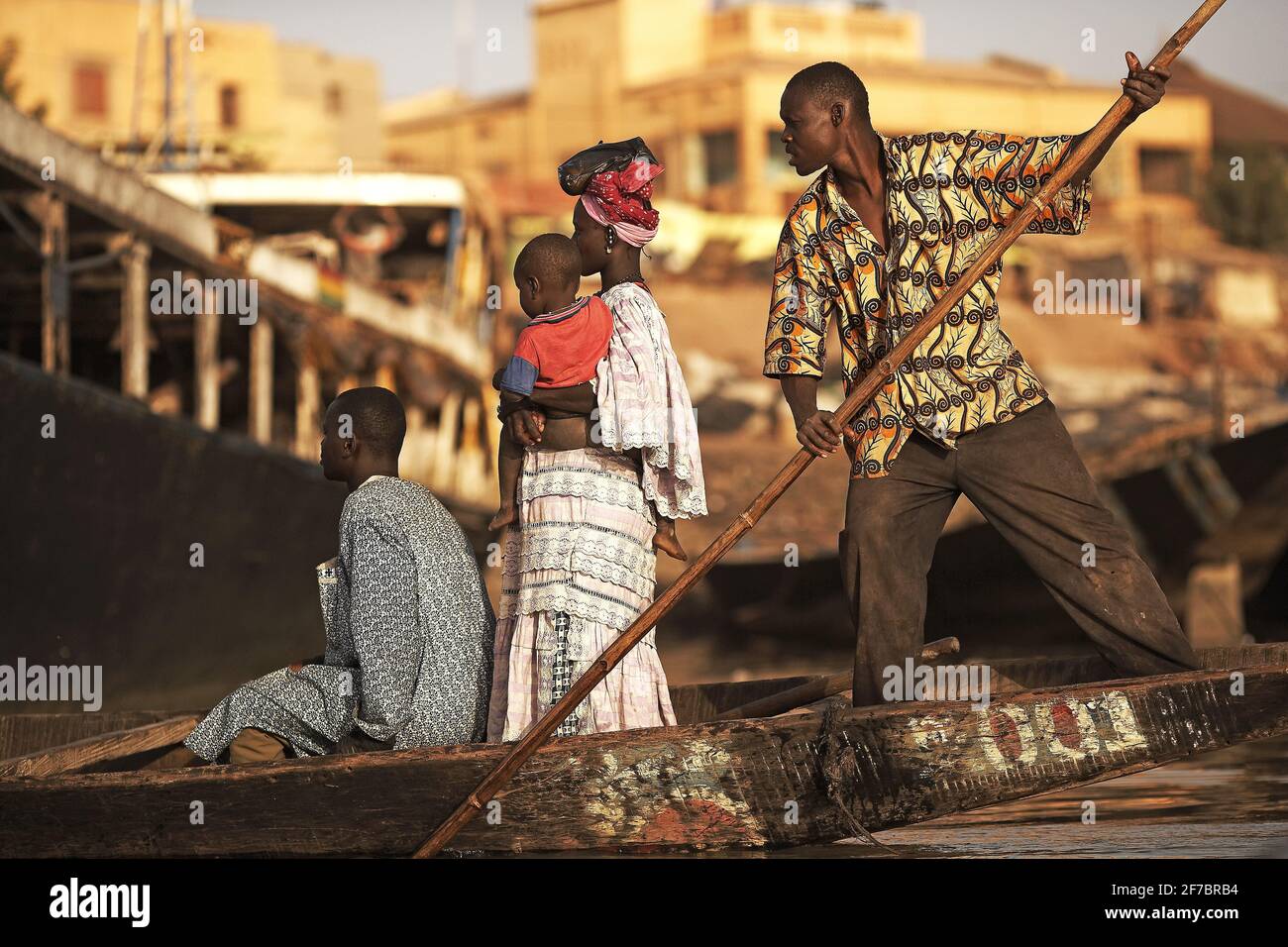 Native boat on the niger hi-res stock photography and images - Alamy