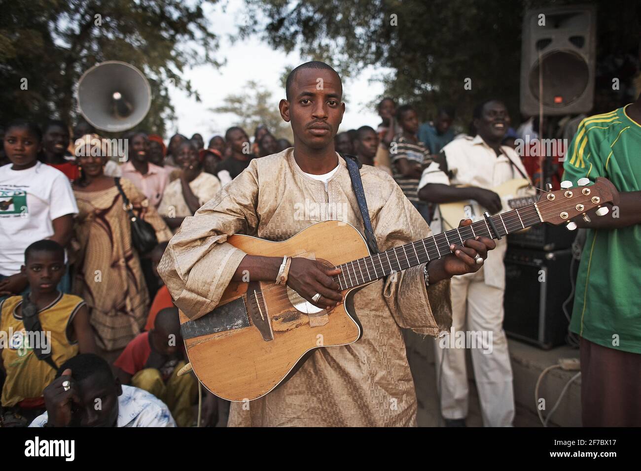 Outdoor concert in Niafunke ,Mali, West Africa Stock Photo - Alamy