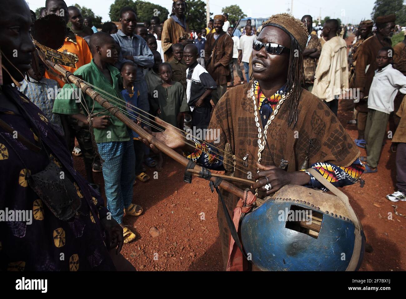 Griot Kora player in Mali, West Africa Stock Photo - Alamy