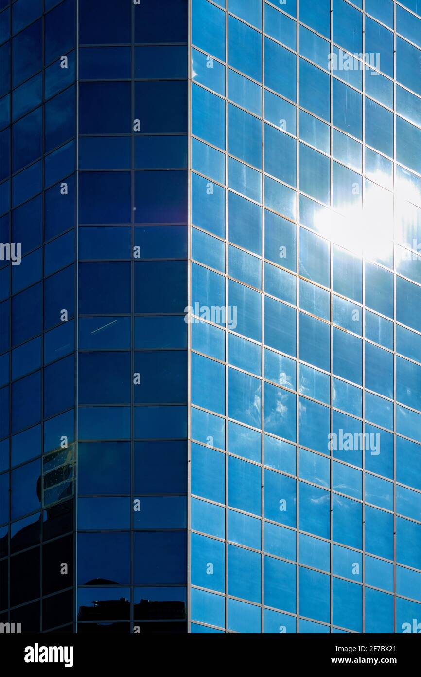 Skyscraper windows close up hi-res stock photography and images - Alamy