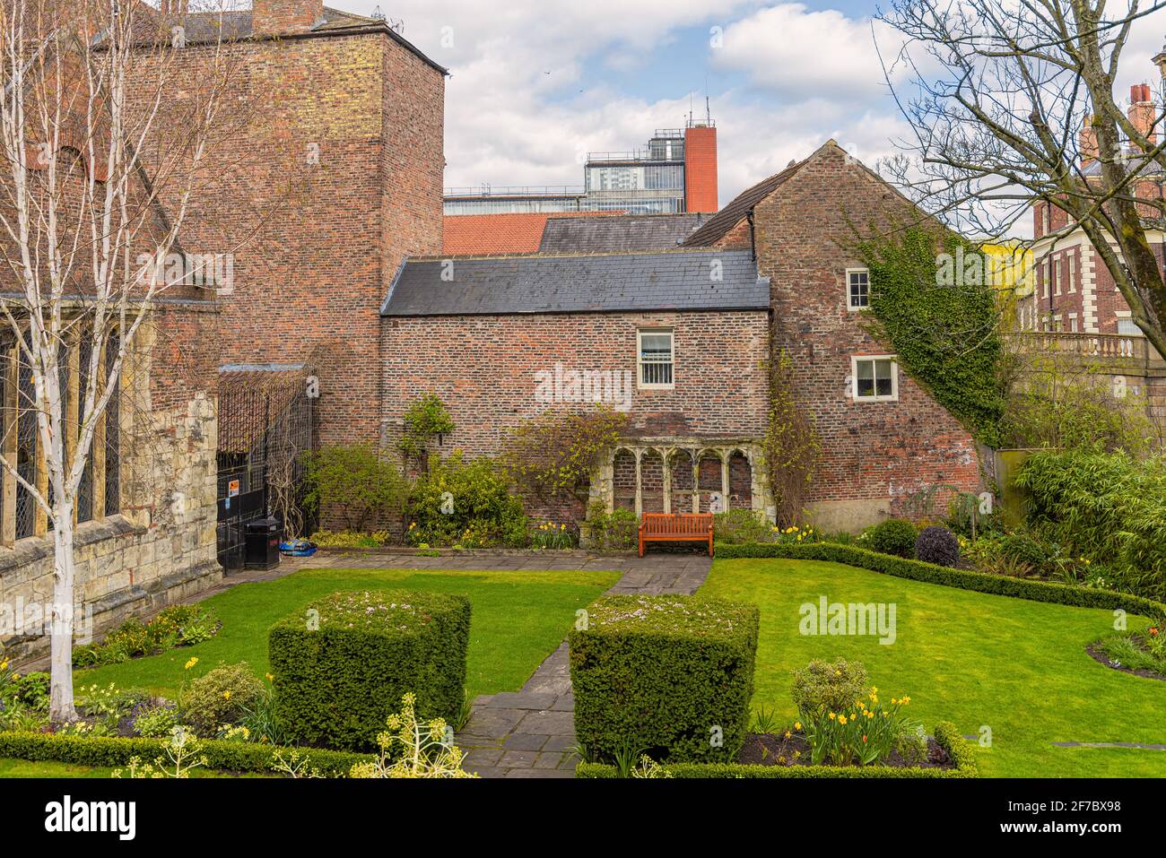 Front garden uk path and gate hi-res stock photography and images - Alamy