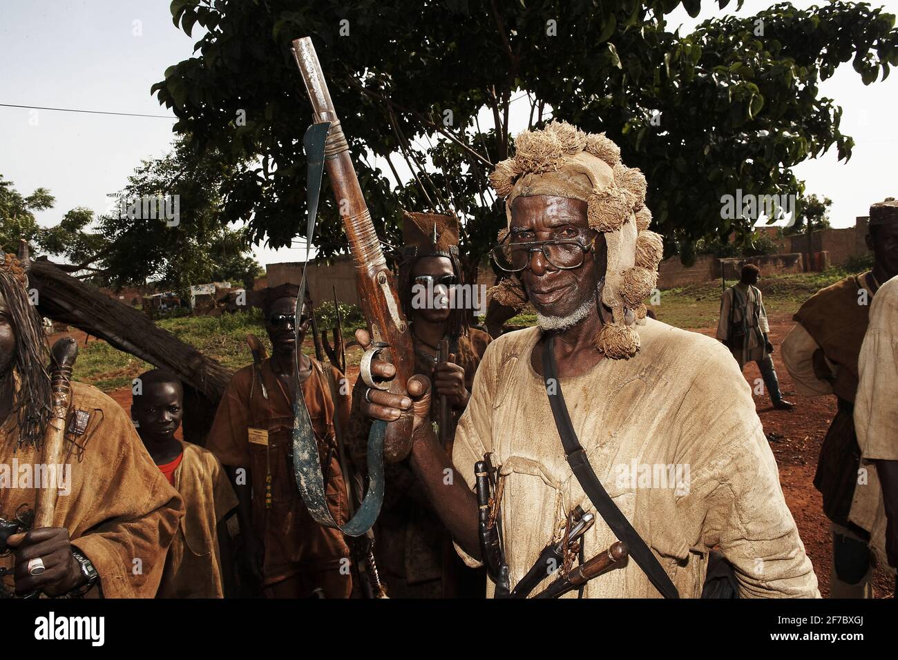 Africa hunter gun hi-res stock photography and images - Alamy