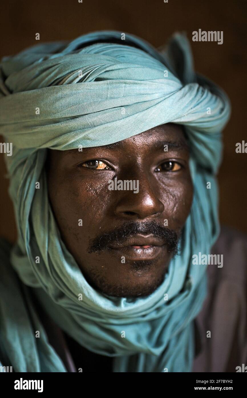 Portrait of man with turban Mali, West Africa Stock Photo - Alamy