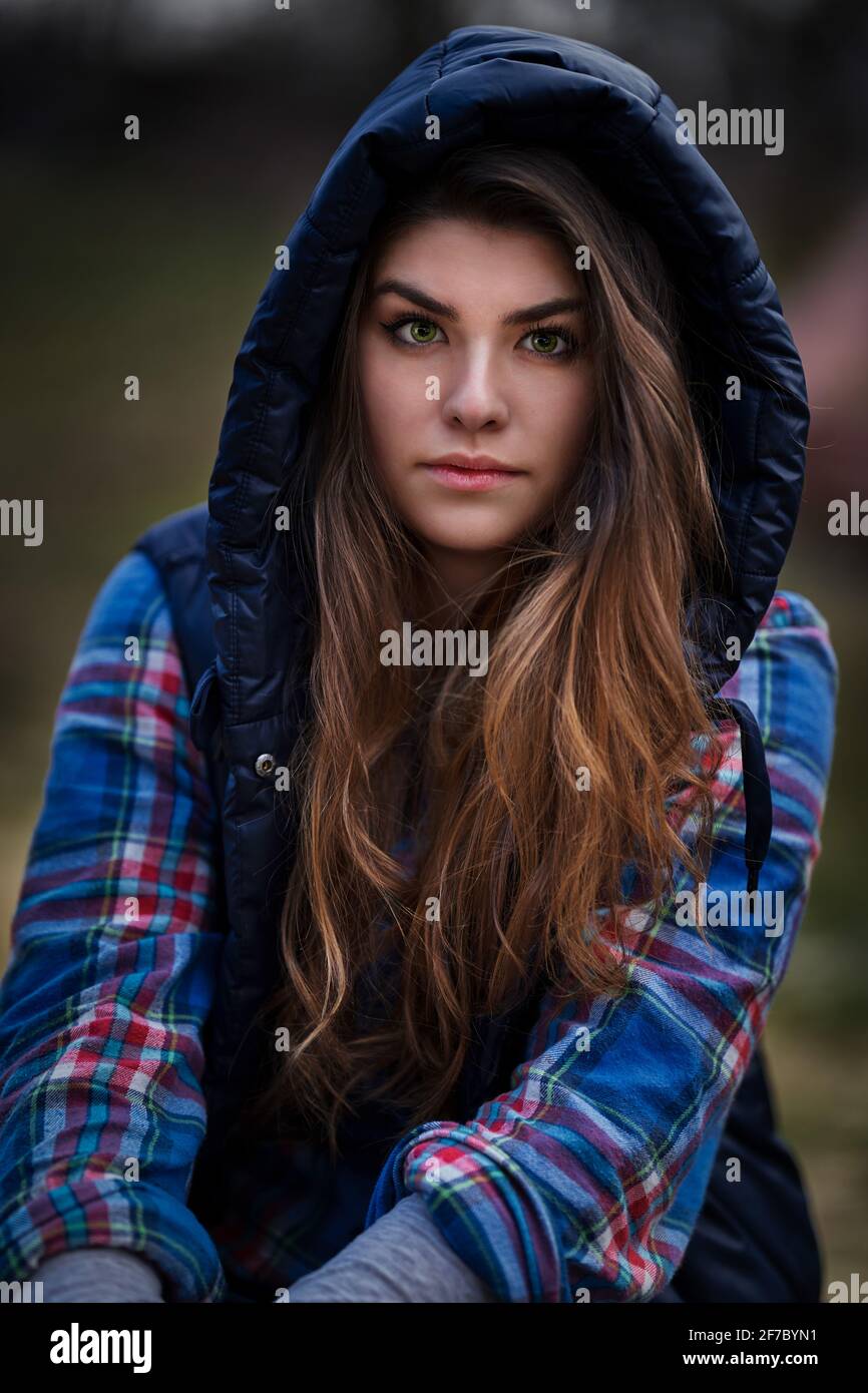 Beautiful young woman outdoor in the countryside Stock Photo - Alamy