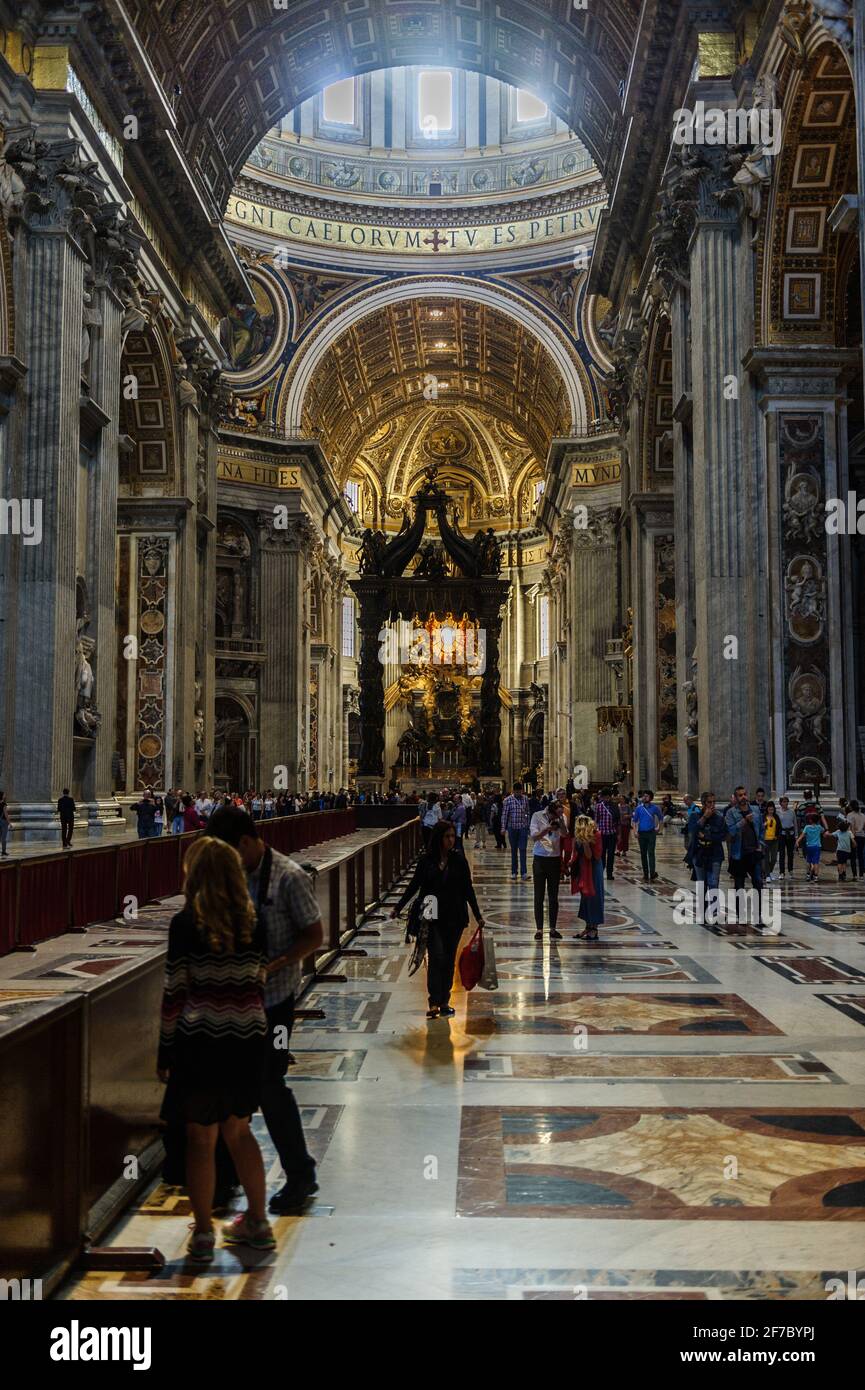 Interior st peter basilica hi-res stock photography and images - Alamy