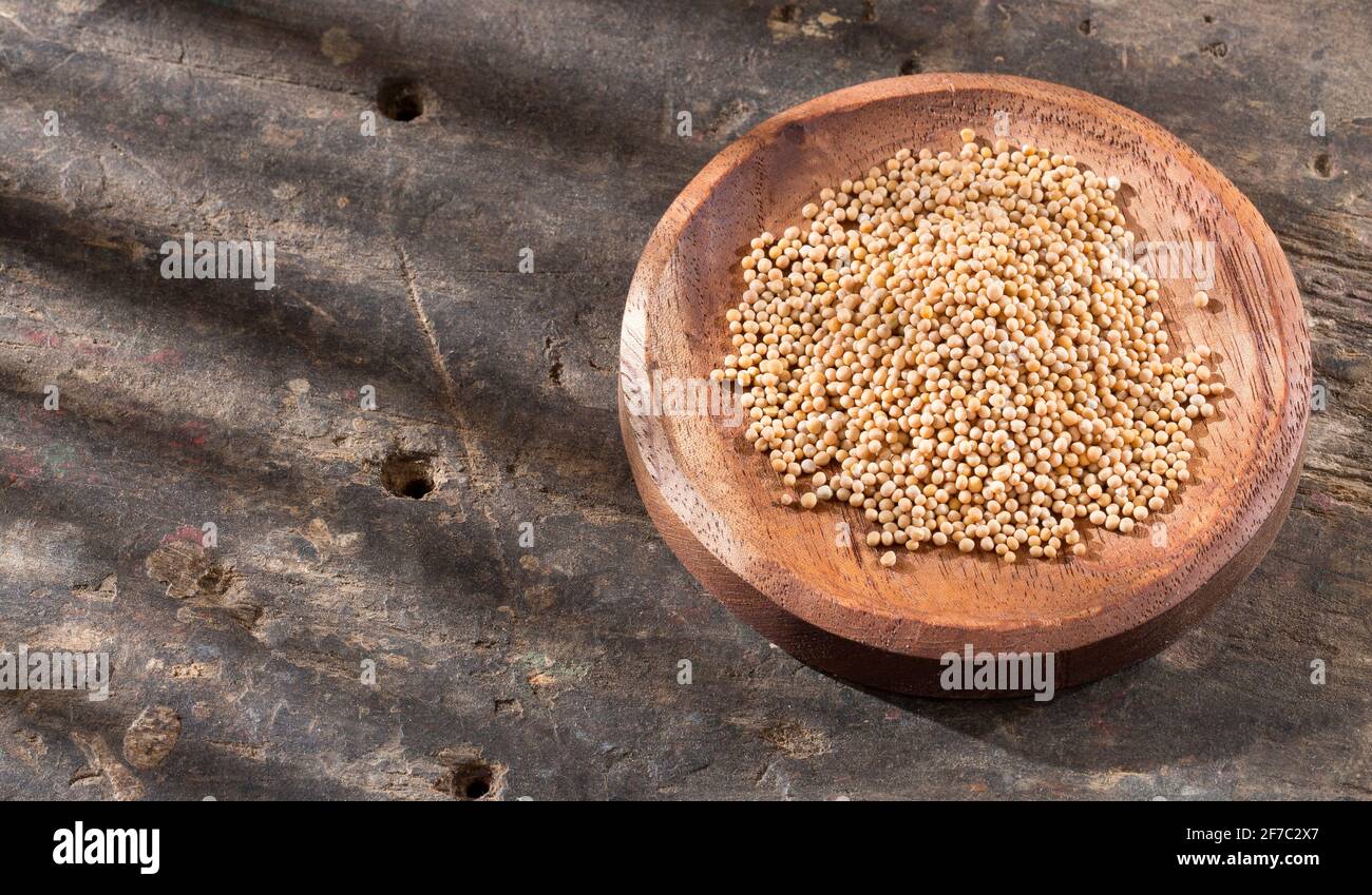 Organic Dried Yellow Mustard Seeds - Sinapis alba Stock Photo - Alamy