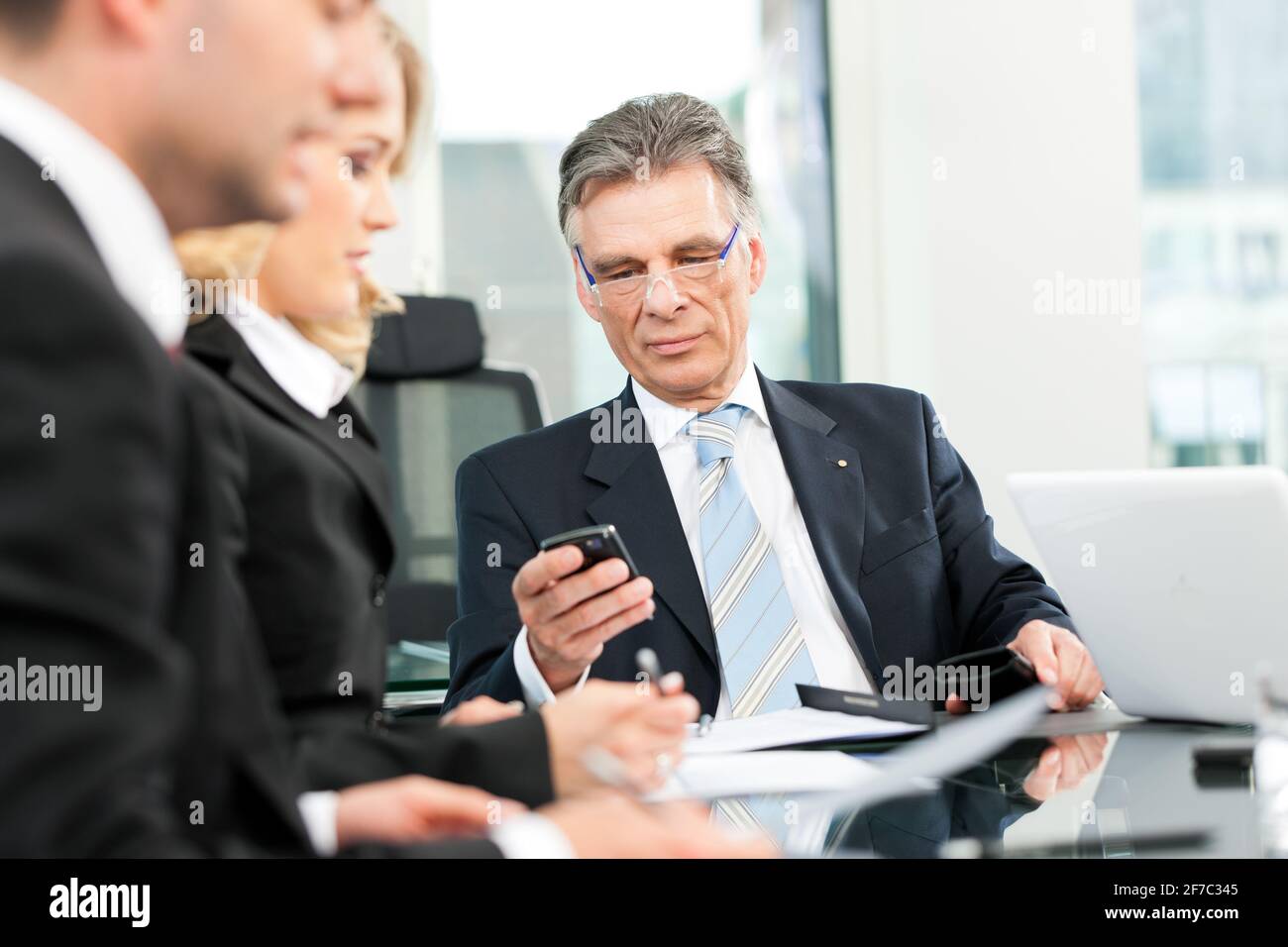 Check mails hi-res stock photography and images - Alamy