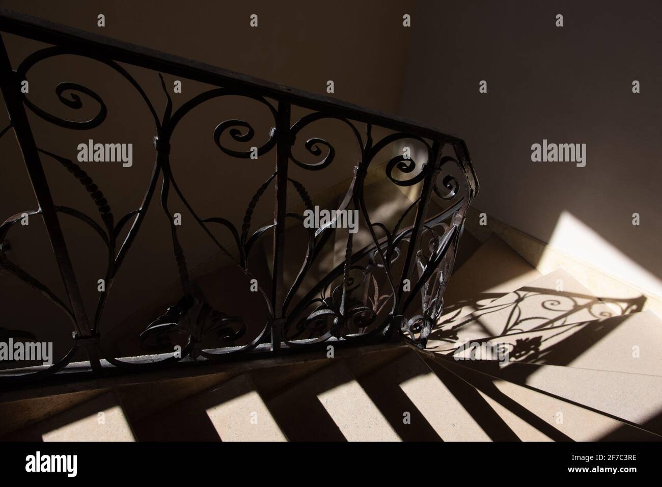 Ornate mansion staircase railing hi-res stock photography and images ...