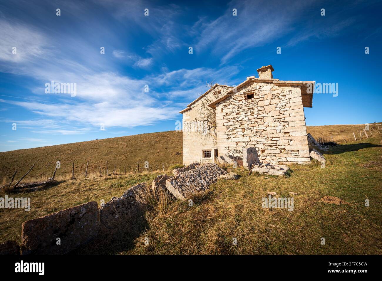Old fashioned italian farm hi-res stock photography and images - Alamy