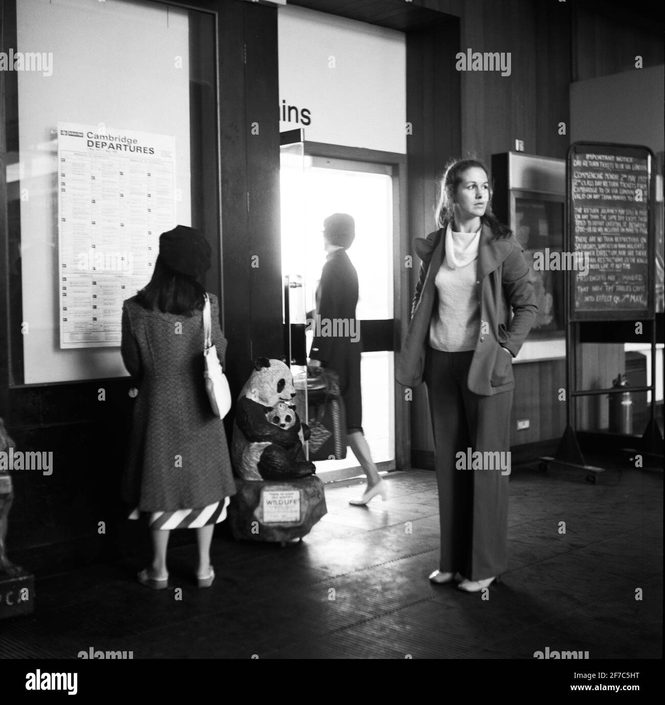 1970s waiting room Black and White Stock Photos & Images - Alamy