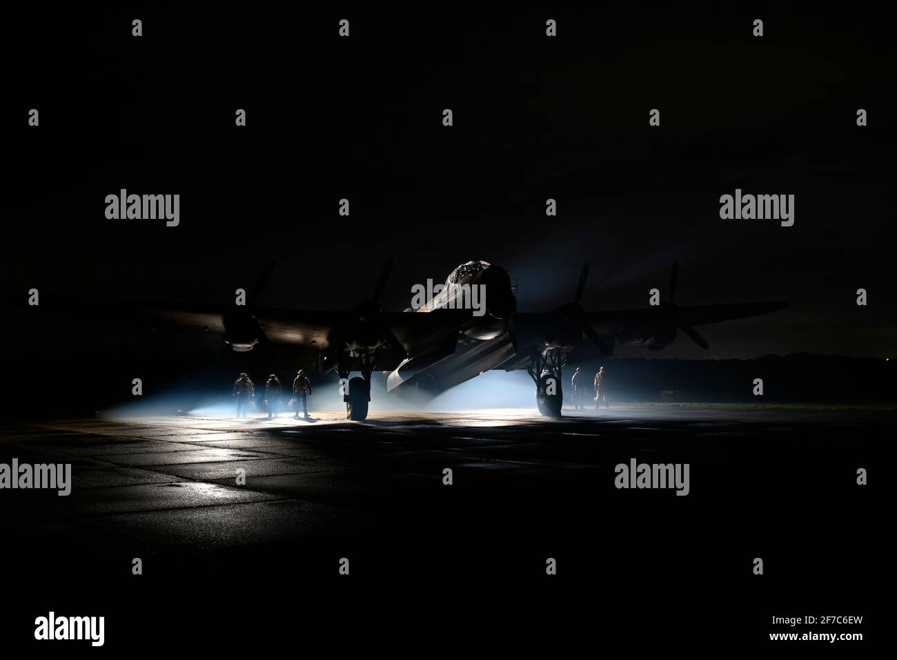 Avro lancaster aircrew hi-res stock photography and images - Alamy