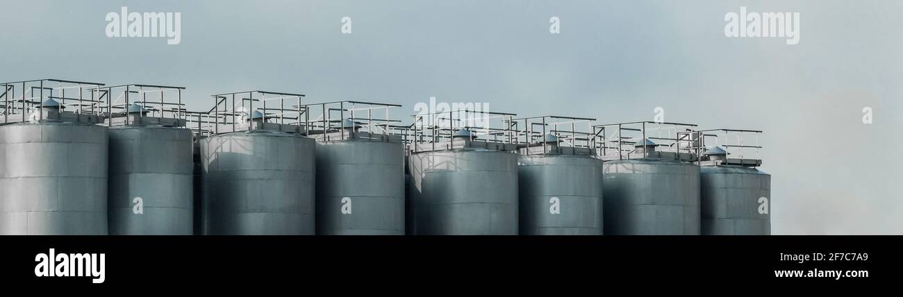 Industrial tanks for storing, receiving and preparing liquid products ...