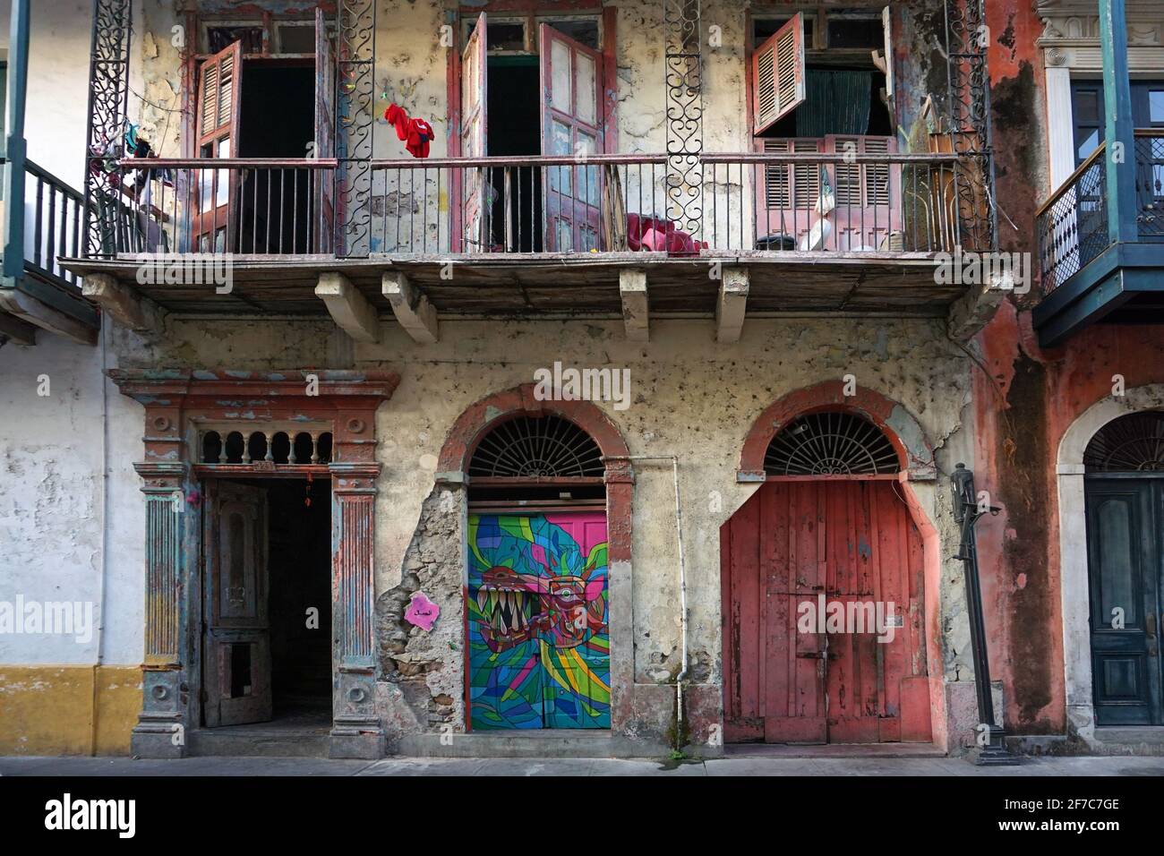 Slum graffiti hi-res stock photography and images - Alamy