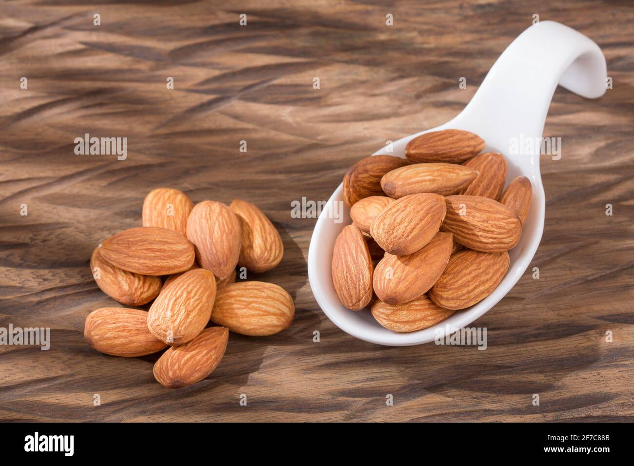 Peeled almonds - Prunus dulcis Stock Photo - Alamy
