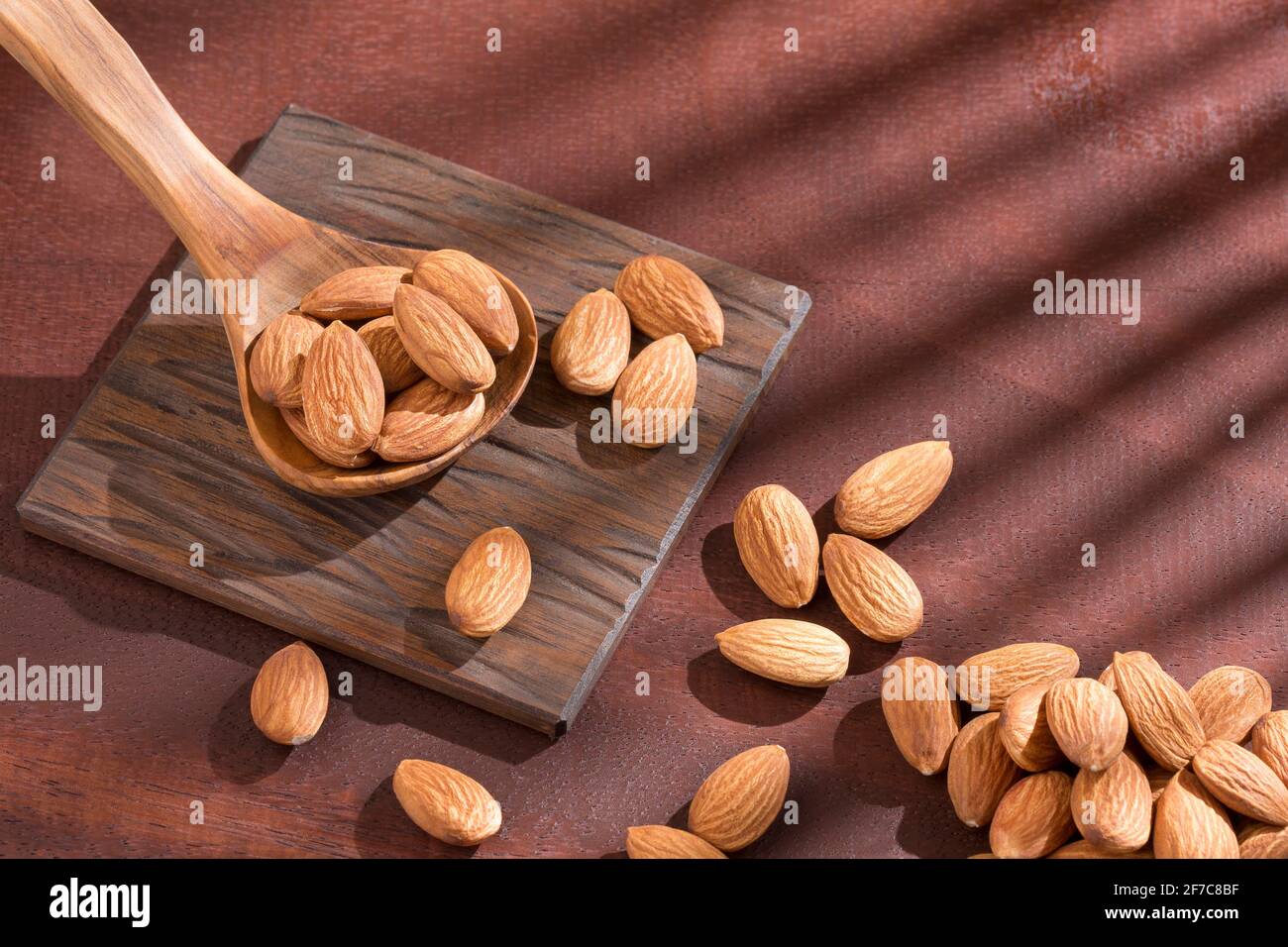 Peeled almonds - Prunus dulcis Stock Photo - Alamy
