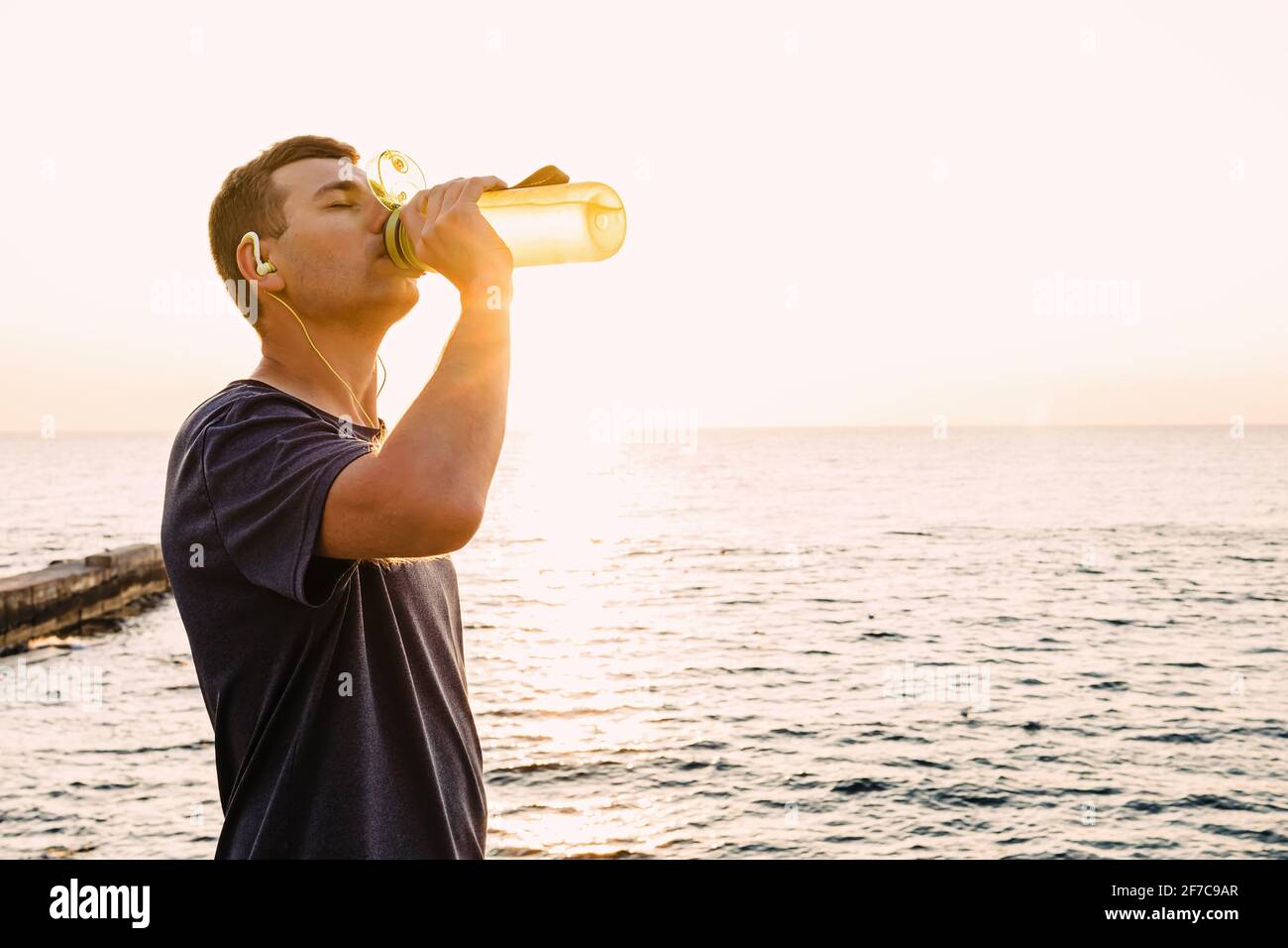 Male runner drinking water hi-res stock photography and images - Alamy