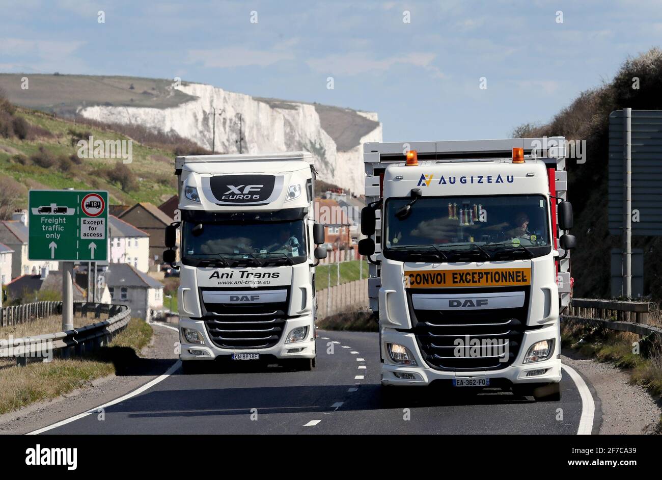 A20 kent lorries hi-res stock photography and images - Alamy