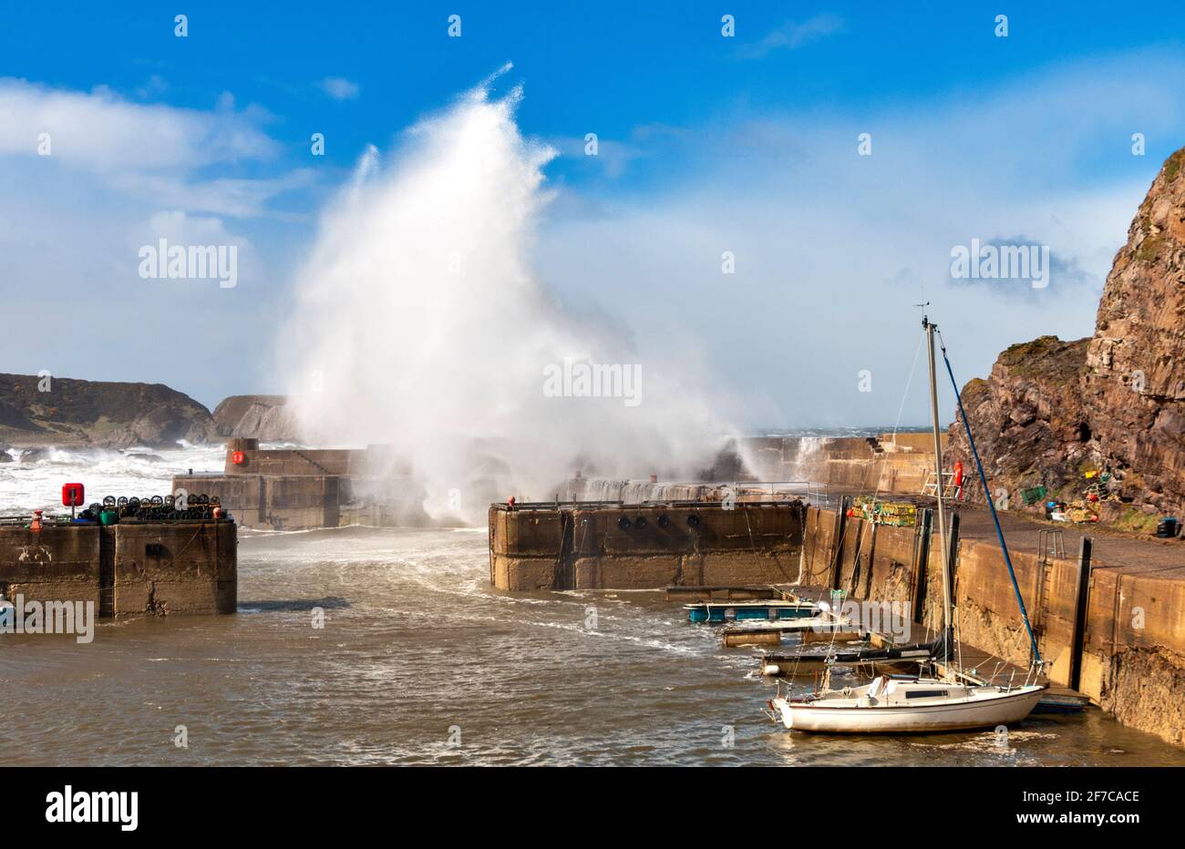 A huge wave hi-res stock photography and images - Alamy