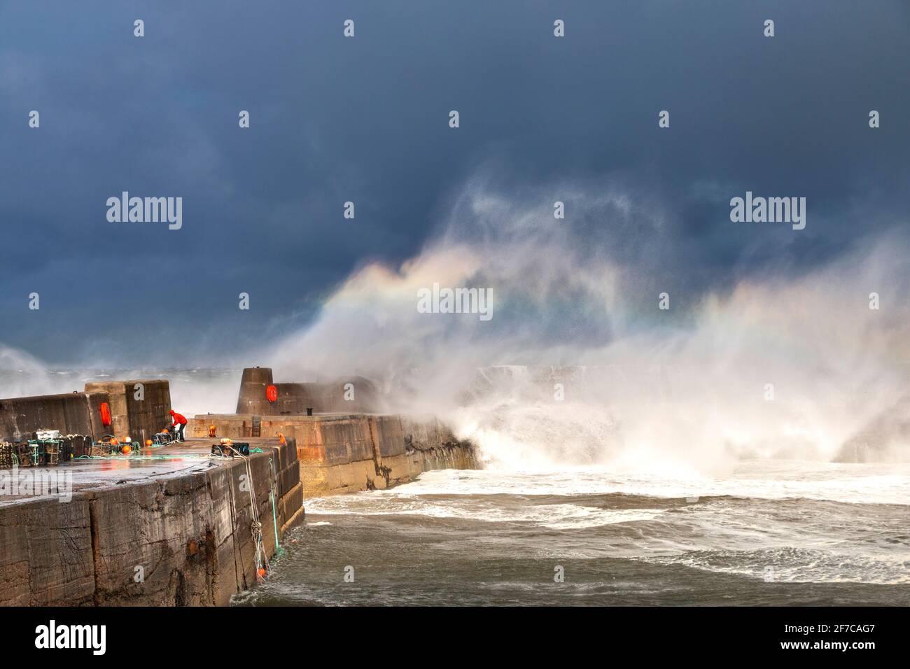 Massive waves hi-res stock photography and images - Alamy