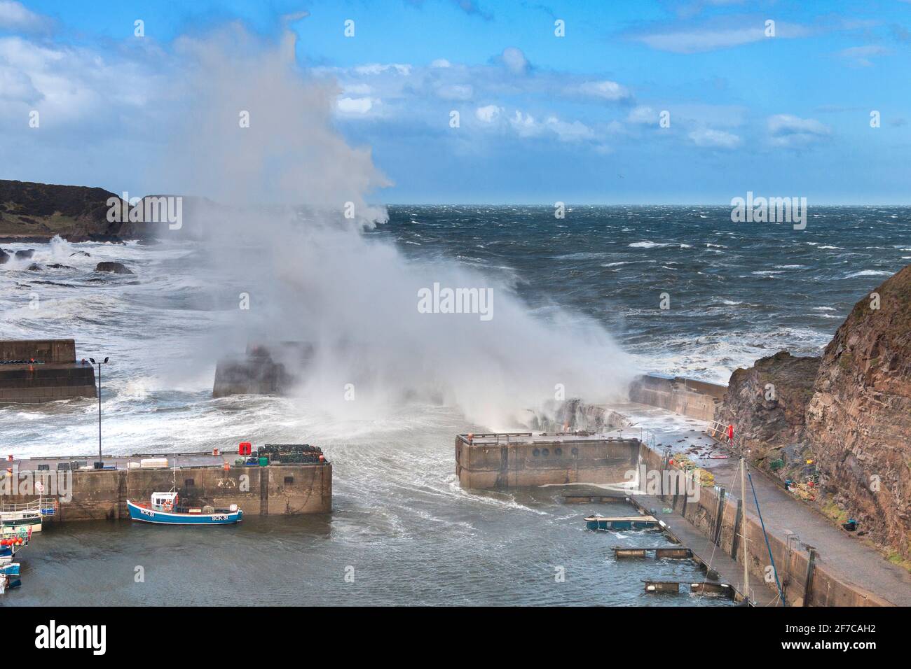 Massive wave hi-res stock photography and images - Alamy