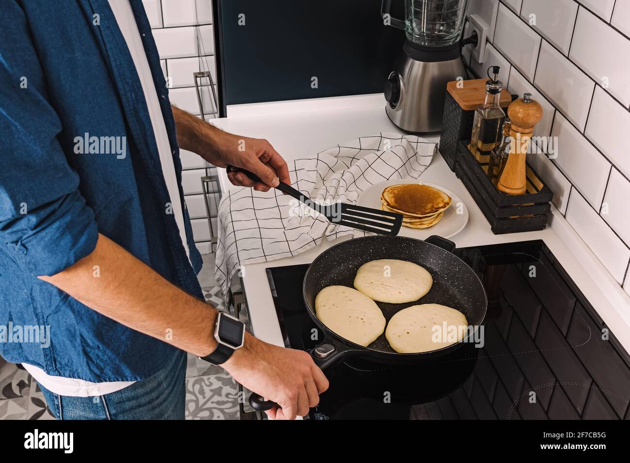 The pancake man hi-res stock photography and images - Alamy