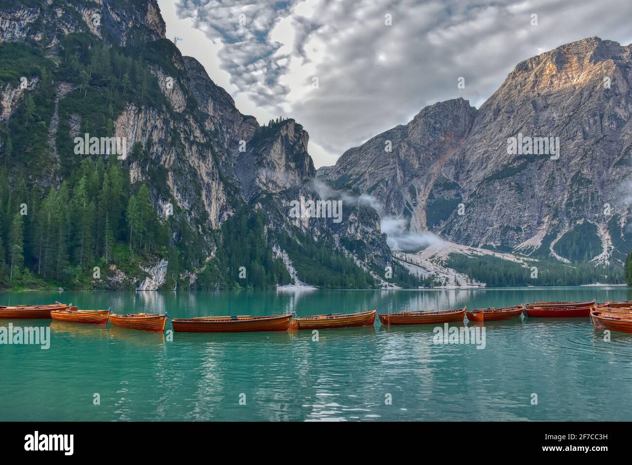 See, Pragser Wildsee, Wildsee, Bergsee, Südtirol, Italien, Pragser Tal ...
