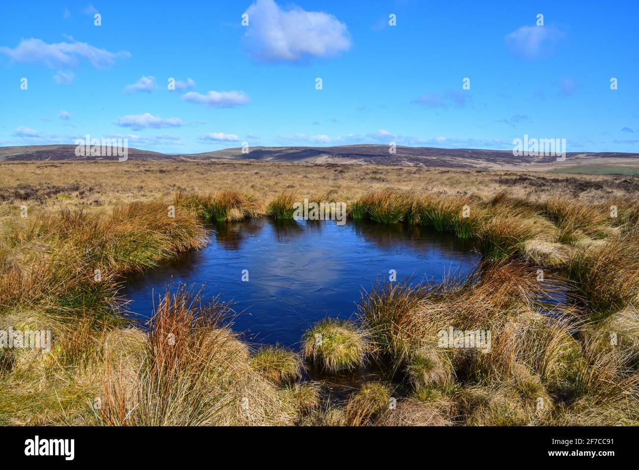 Frozen Pool, Heptonstall Moor, Pennines, Pennine Way, West Yorkshire ...