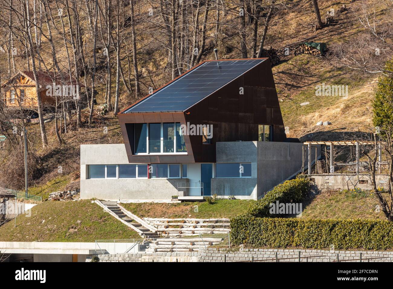 Modern house isolated forest exterior hi-res stock photography and ...