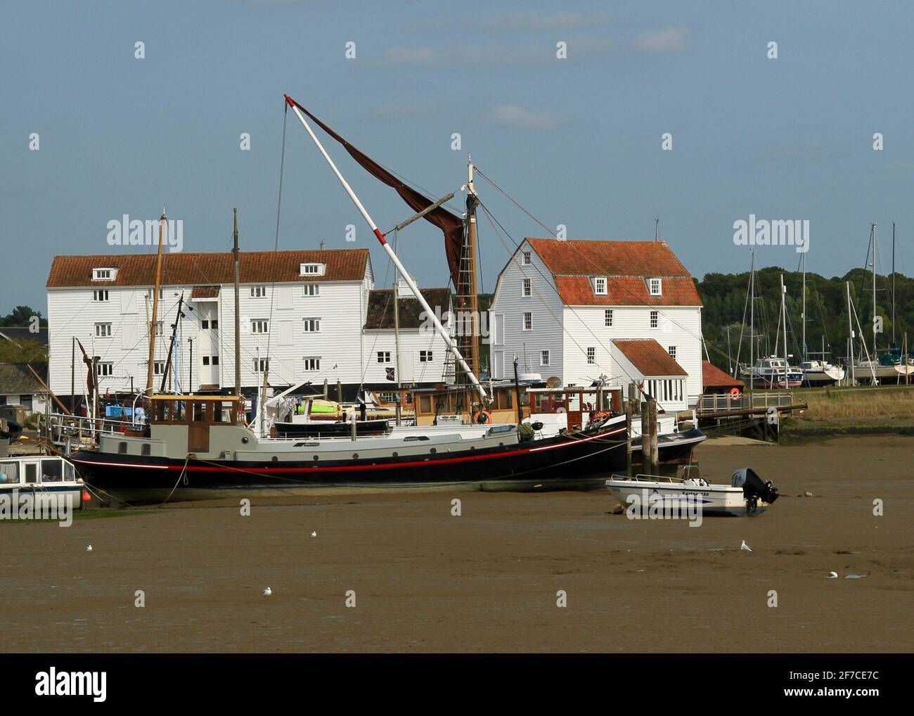 Woodbridge Tide Mill, River Deben, Suffolk Stock Photo - Alamy