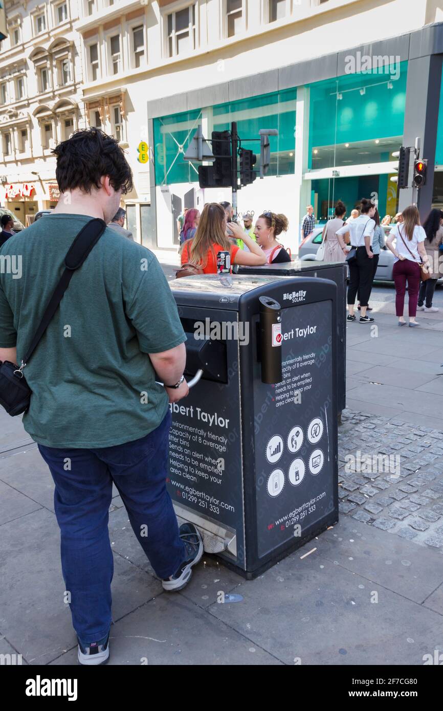 Egbert Taylor Bigbelly HC5 compacting urban waste bin sited on Market ...