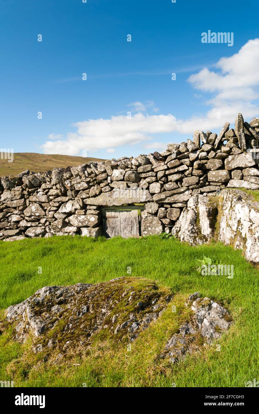 North wales stone wall hi-res stock photography and images - Alamy
