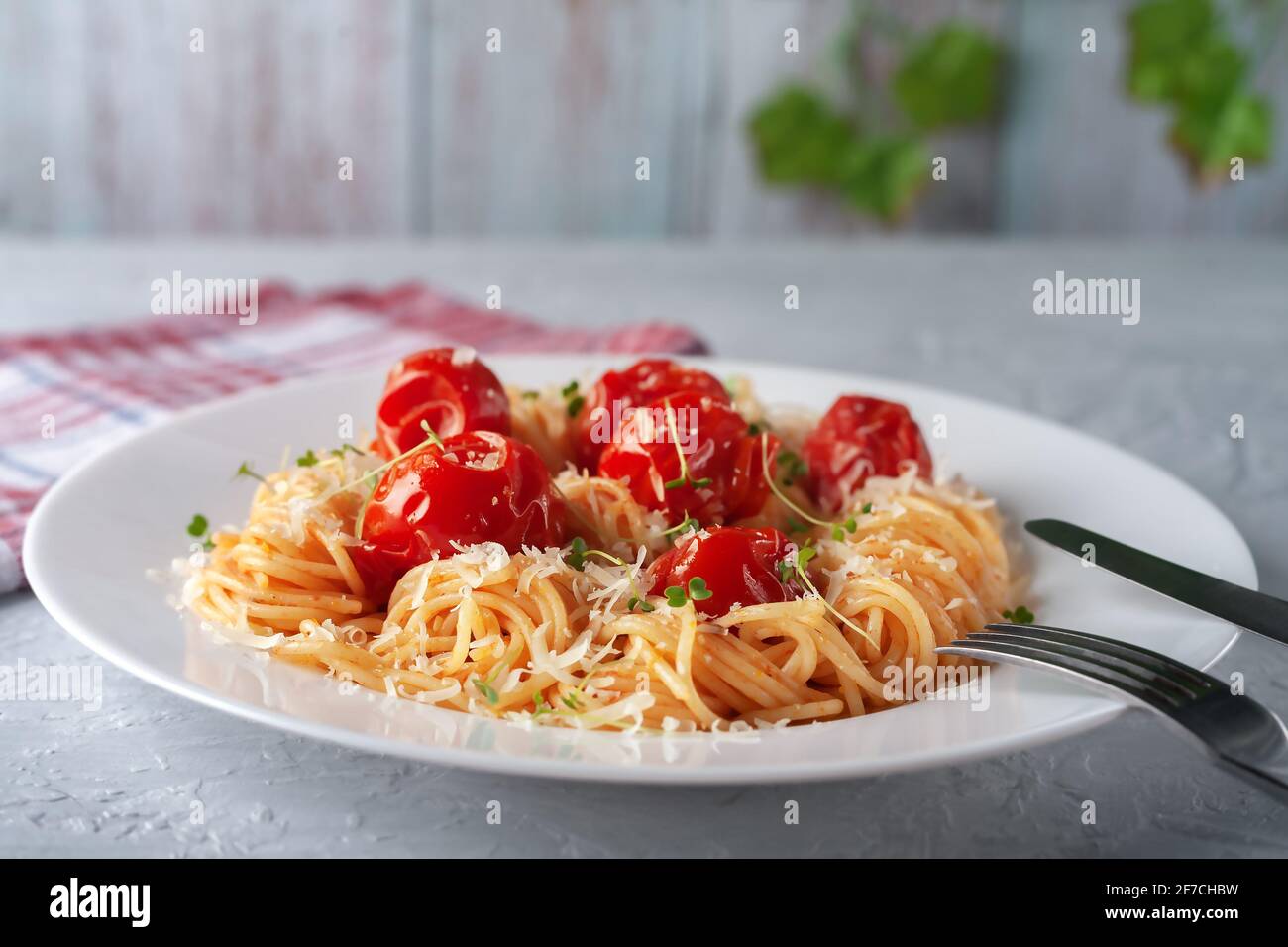Micro pasta hi-res stock photography and images - Alamy