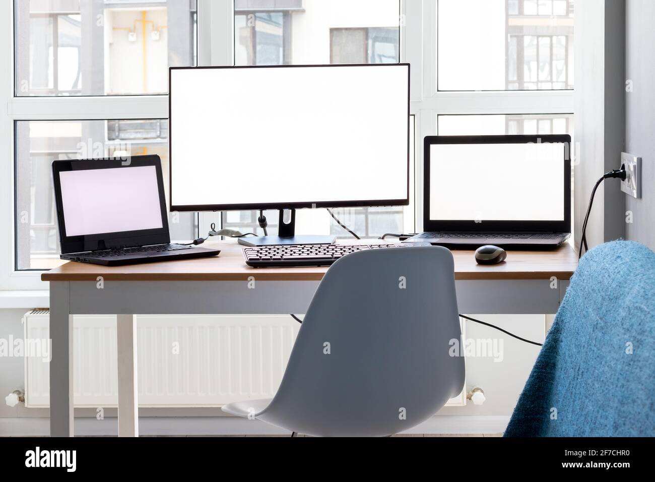Monitor screens hi-res stock photography and images - Alamy