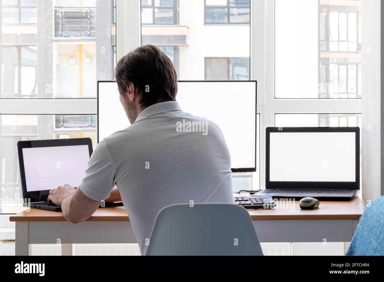 Man computer office back view hi-res stock photography and images - Alamy