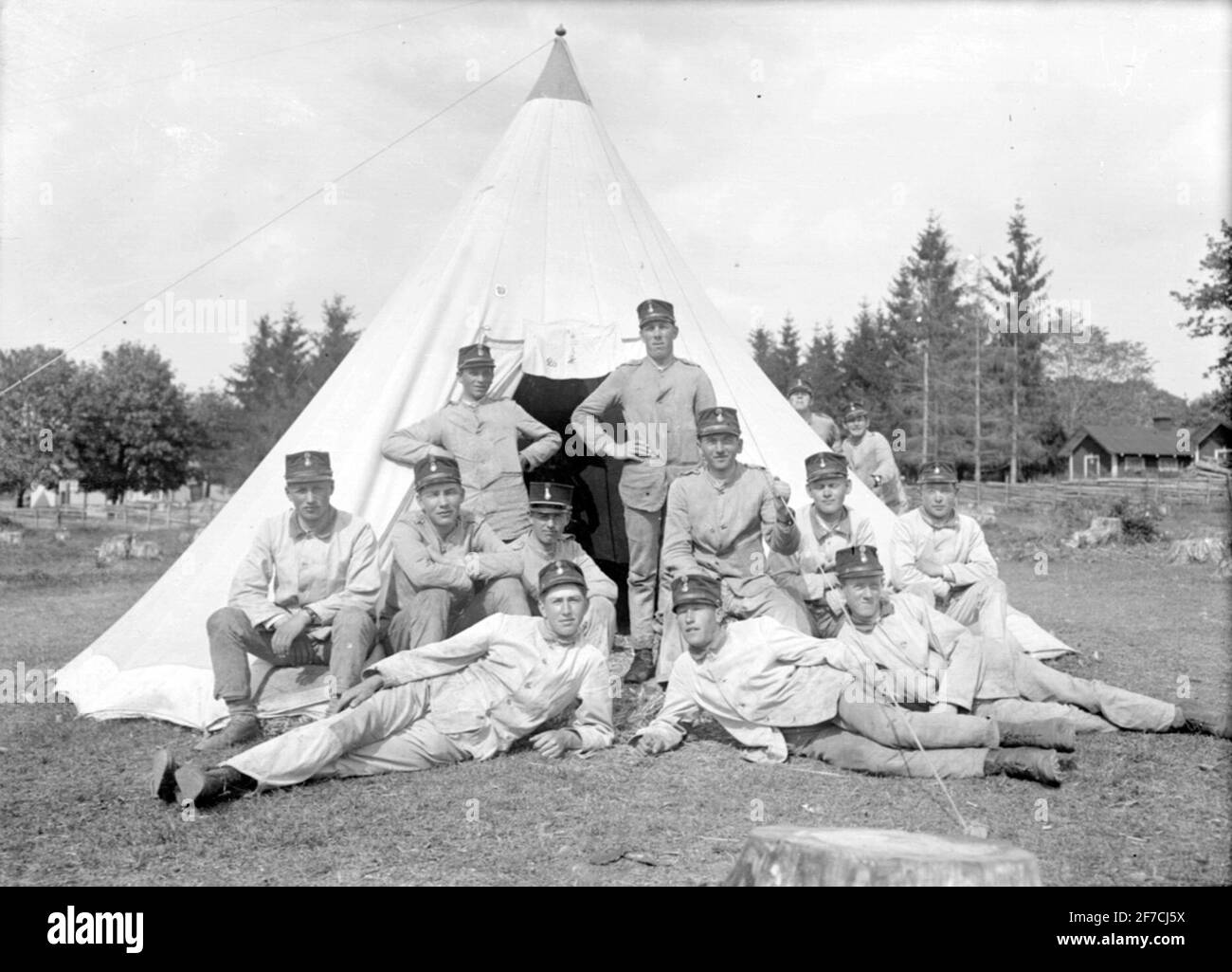 Ernst Axfors collection 28 group court. Army soldiers from in 4 and ...