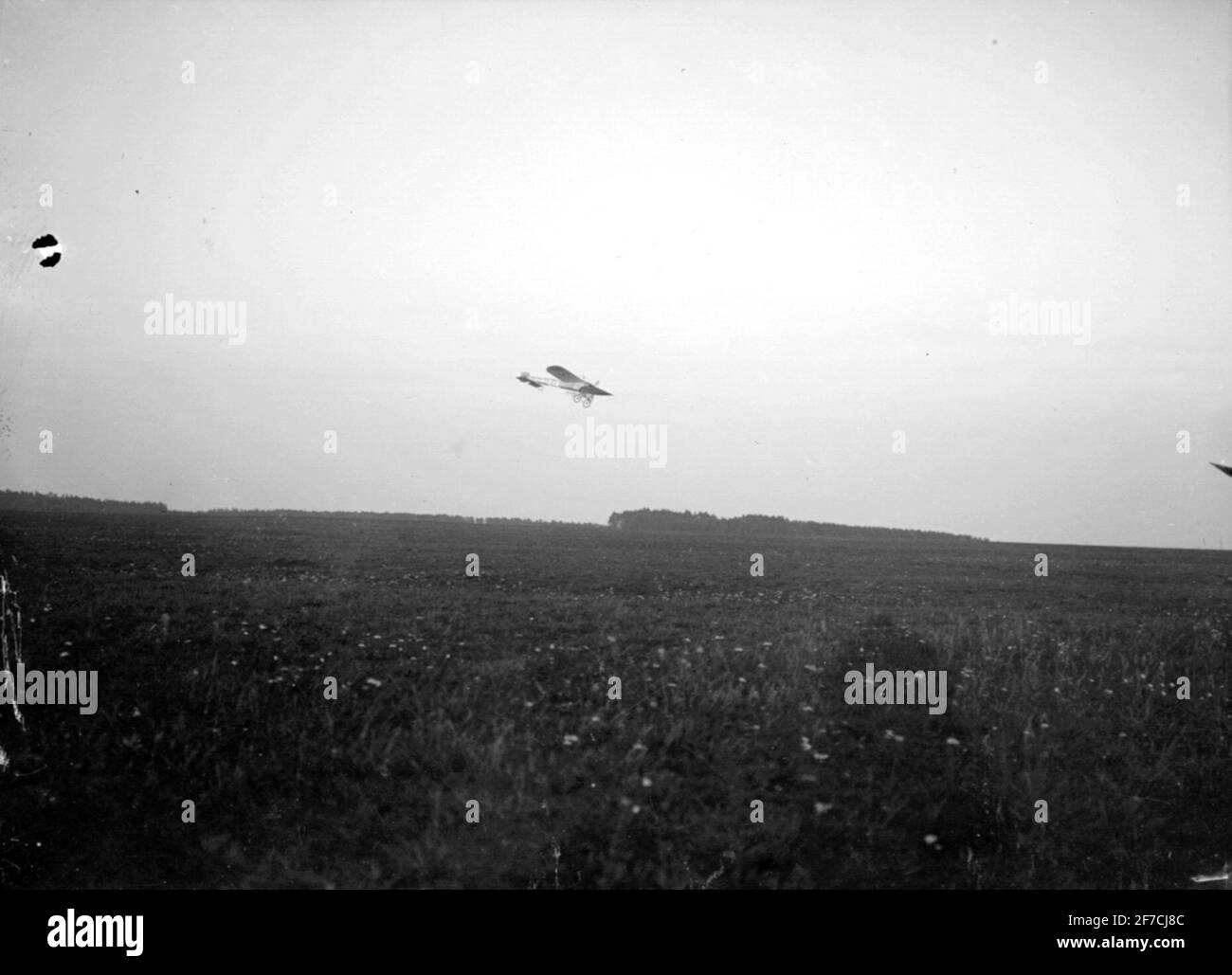 Ernst Axfors collection 43 aircraft Thulin Type A flies over the ore ...