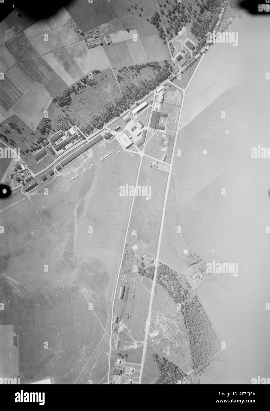 Aerial photography of the airfield at F 3 Malmen and central workshop ...