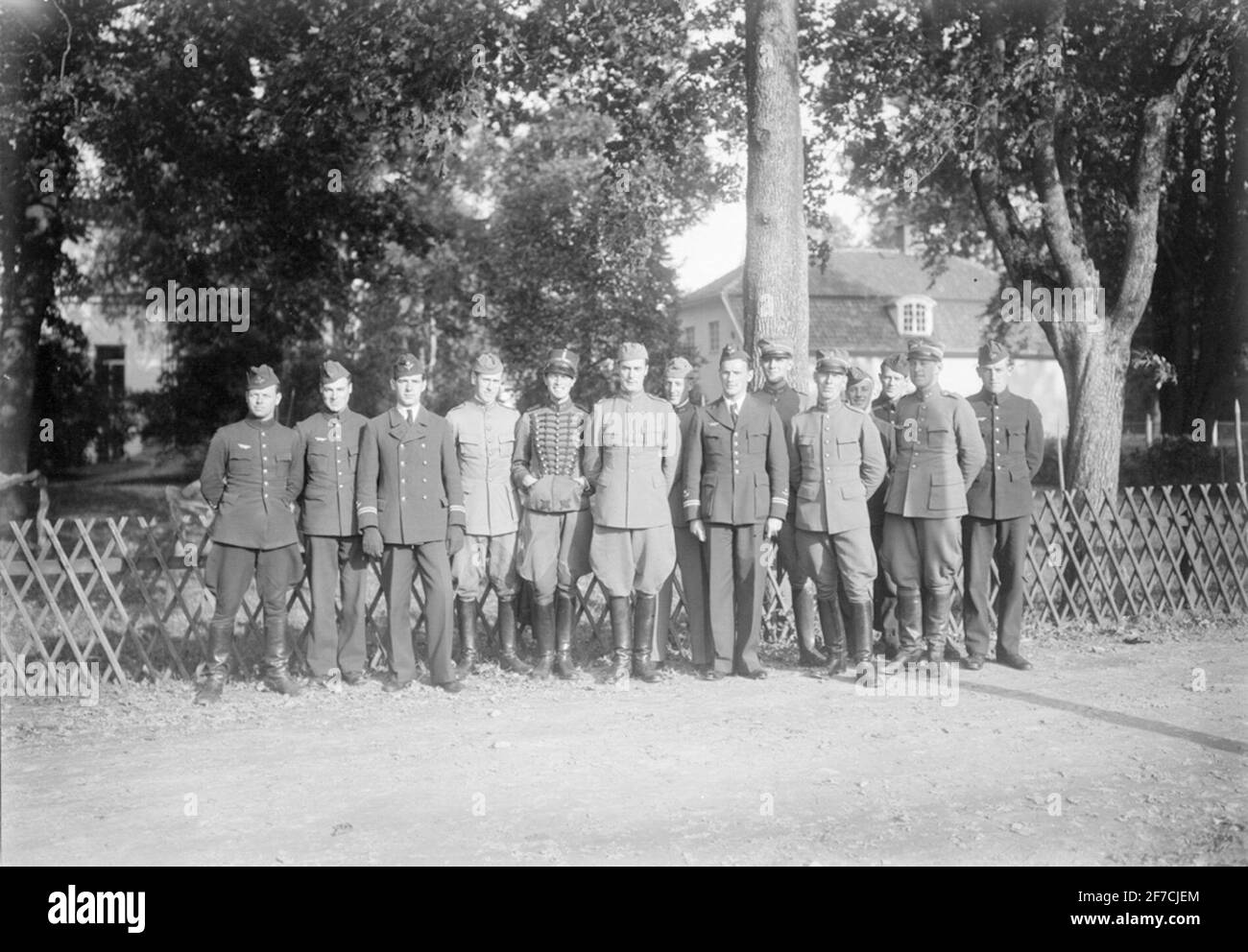 Group portrait, army spanning course Group portrait. Army scanning ...