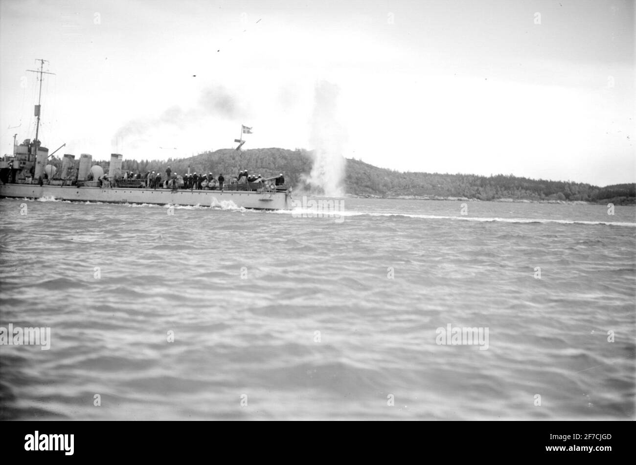 Torpedo blast from ships at sea at Hänernäs, 1933 Torpedo stress from ...